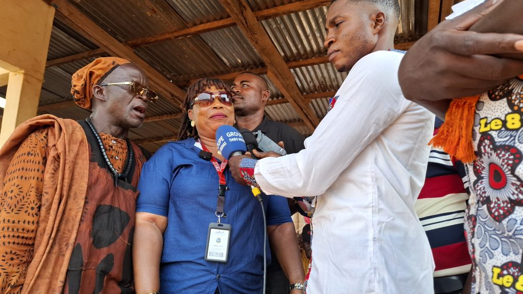 Bossou : dans une saine émulation, les femmes de Bossou et celles du ...